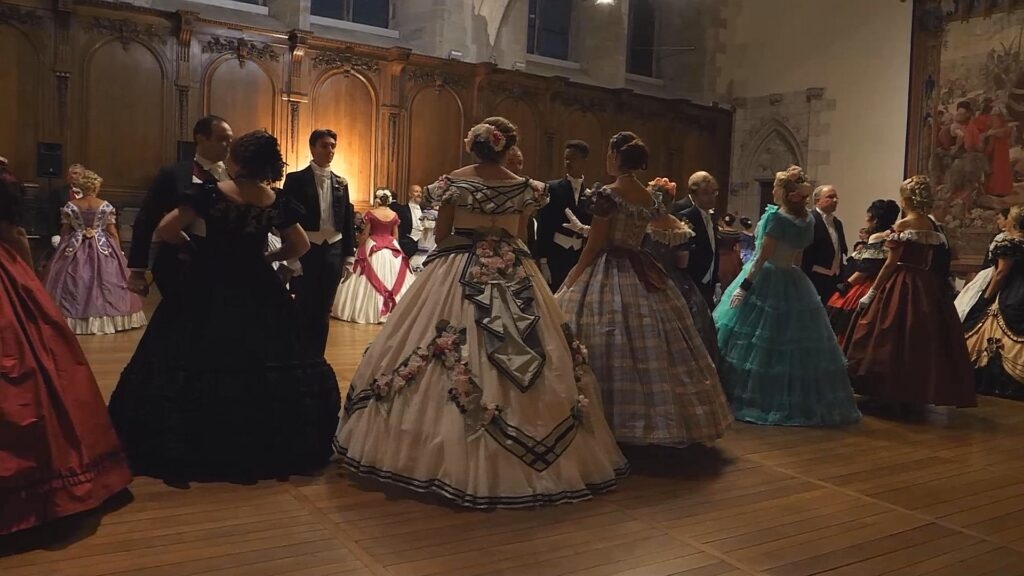 Place aux bals ce week-end!